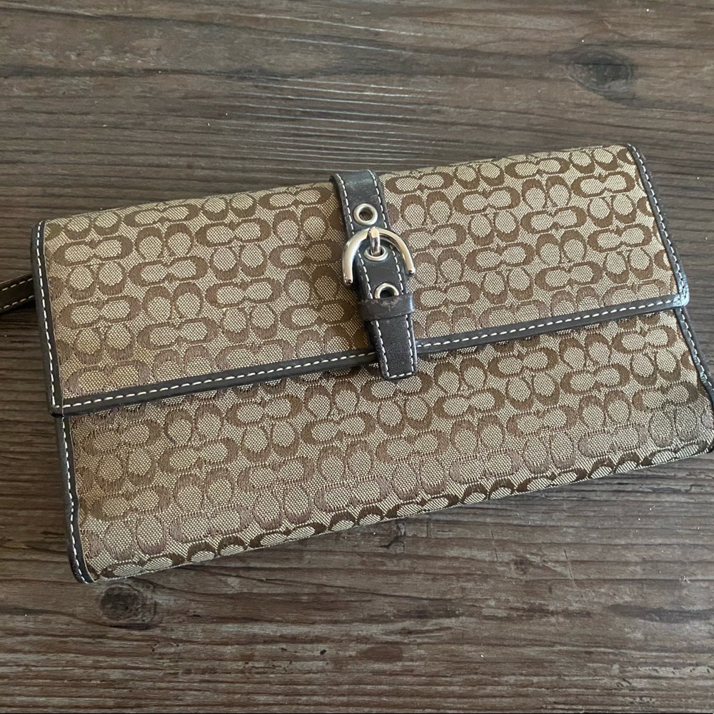 Coach Logo Full Size Wallet Authentic - Gem